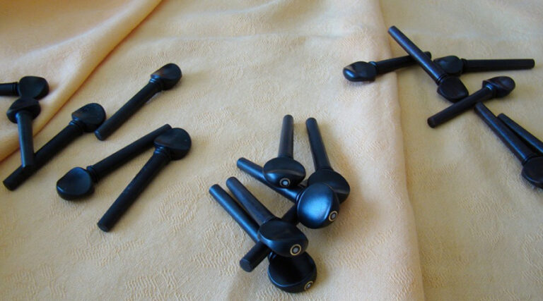 Blog | The Craftsmanship of Oud Peg Makers in India